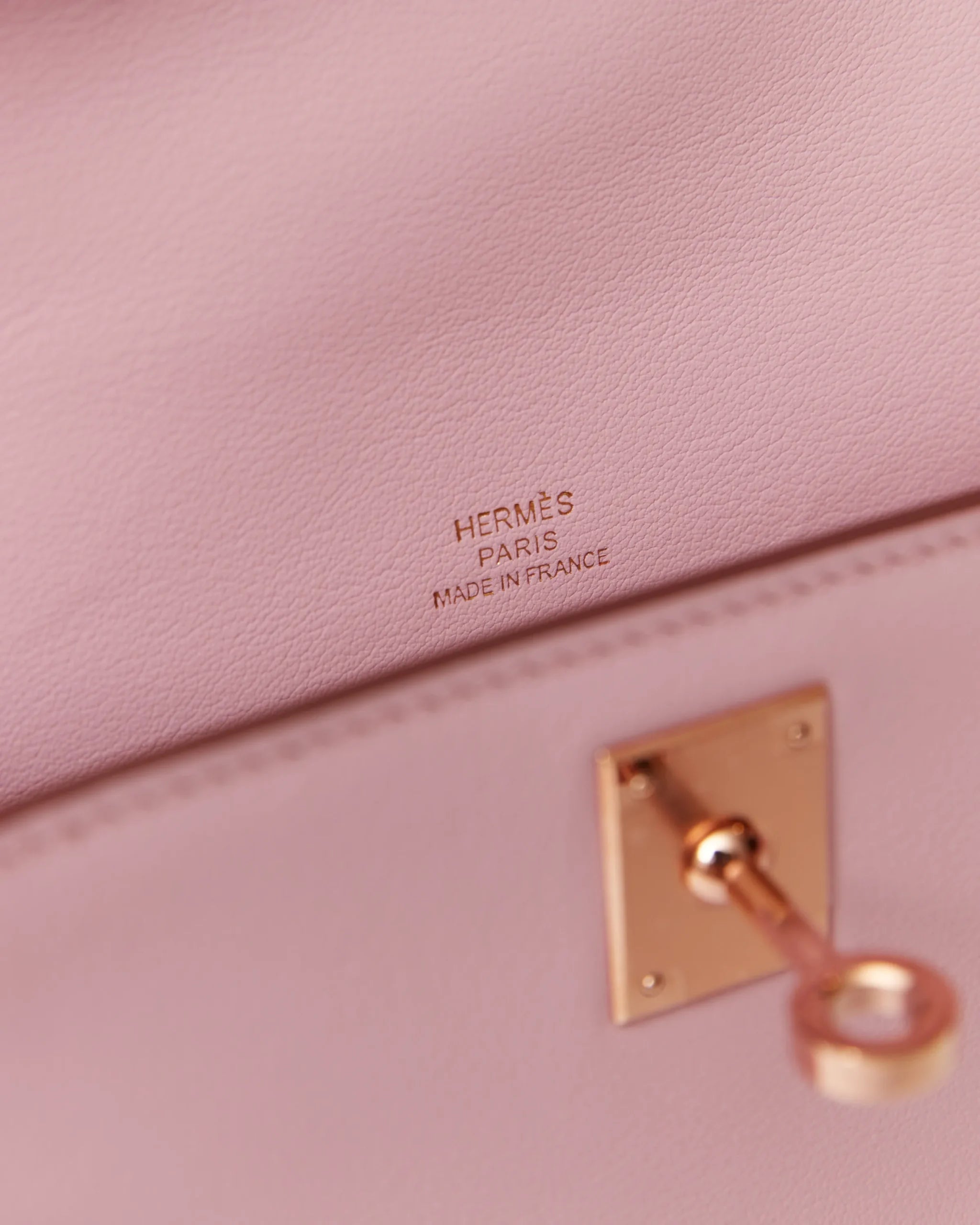 Hermès Kelly Pochette Mauve Sylvestre Swift RGHW – Selectif Official